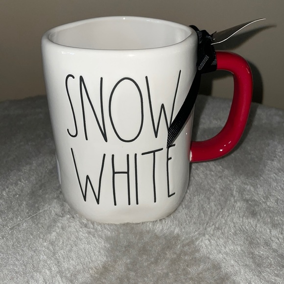 Dining | Rae Dunn Disney Princess Collection Snow White Mug Nwt | Poshmark